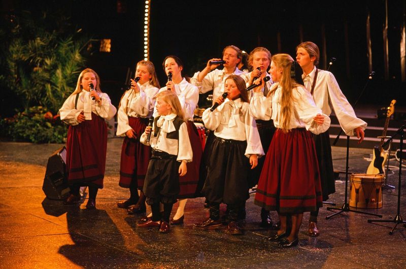 MDR zeigt heute Doku „Die Kelly Family und der Osten“ mit bisher ...